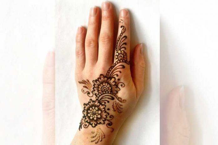 8 Alluring Glitter Mehndi Designs- Designs with Glow and Shades