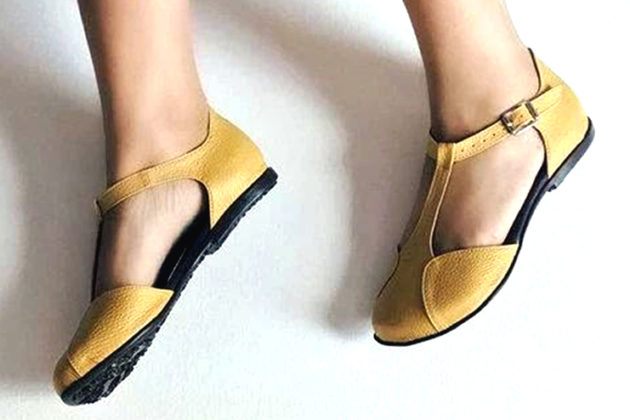 13 Fashionable Styles Of Closed Toe Sandals- Trendy Feet